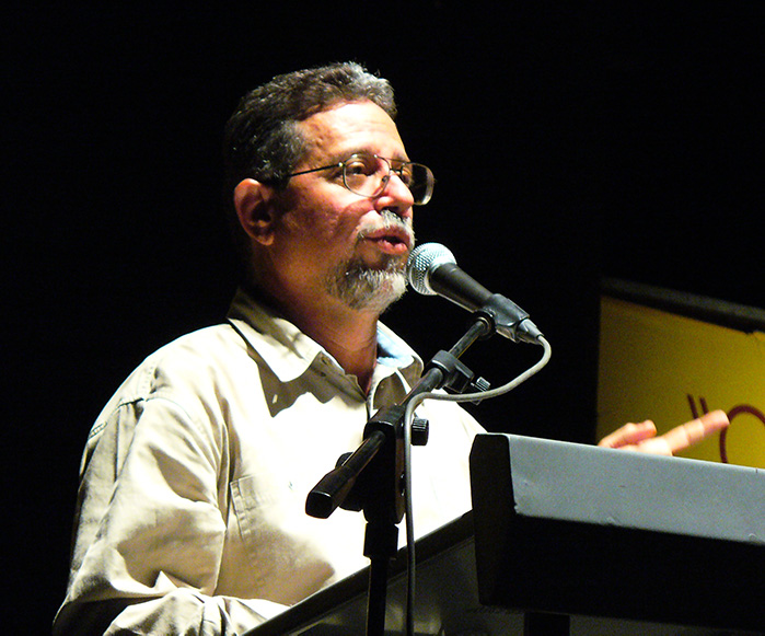 Alex Fleites (Cuba) - Festival Internacional de Poesía de Medellín